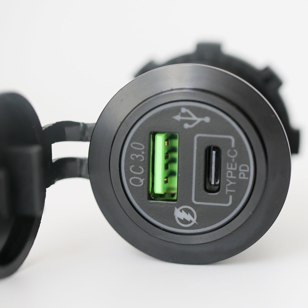 USB 3.0 & USB-C Charging Ports | 12V input – Buck Rails